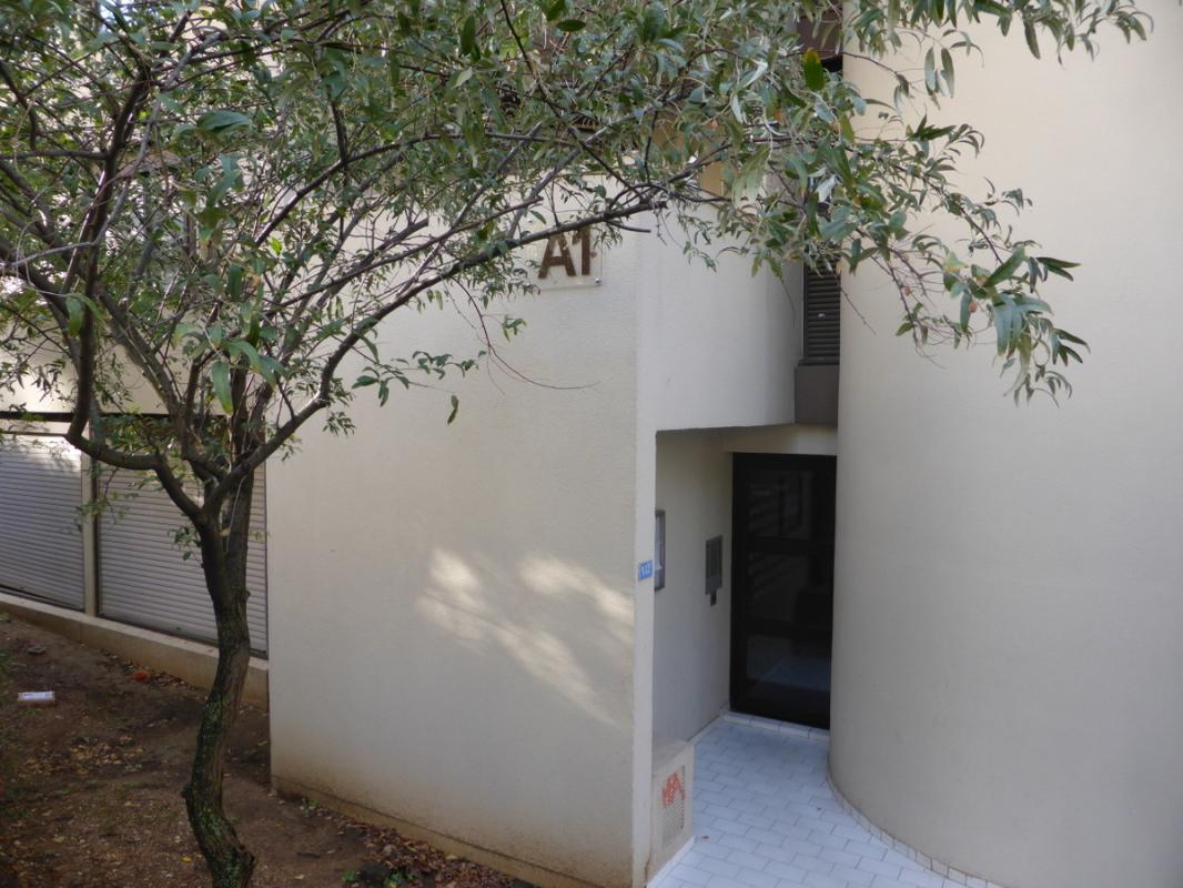 F1 27 m². Cuisine indépendante équipée. - Proby